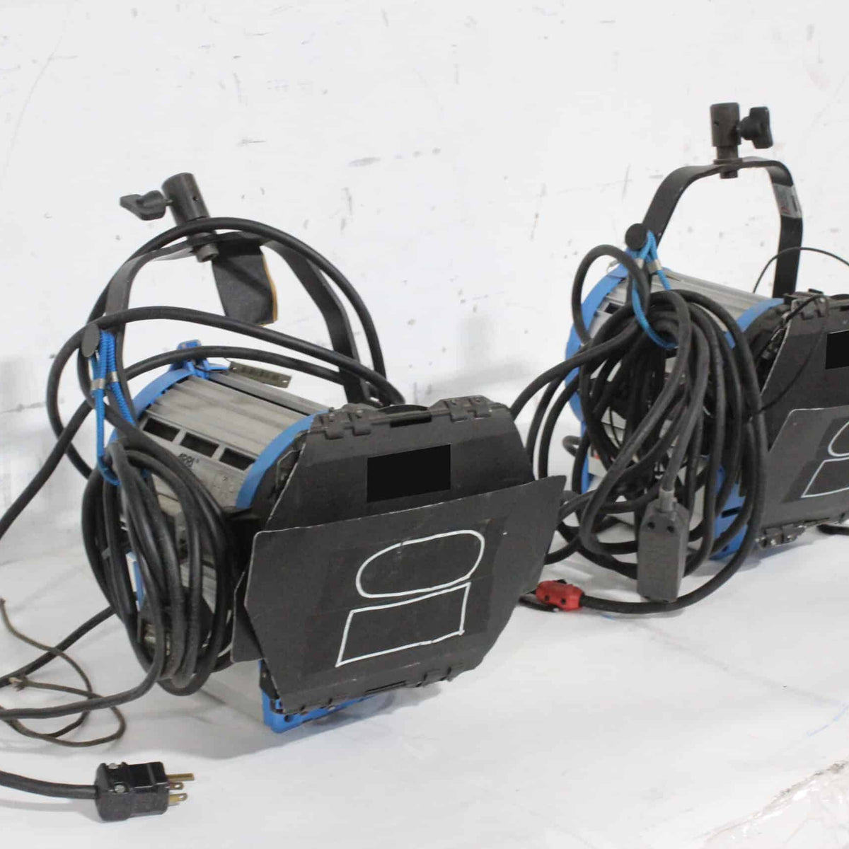 (2) ARRI 1000W T1 Location Fresnel with Stand Mount With Barn Doors ...