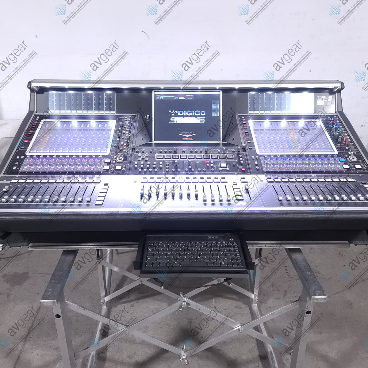DiGiCo SD5 Digital Mixing Console w/ Wheeled Hard Case – AVGear.com
