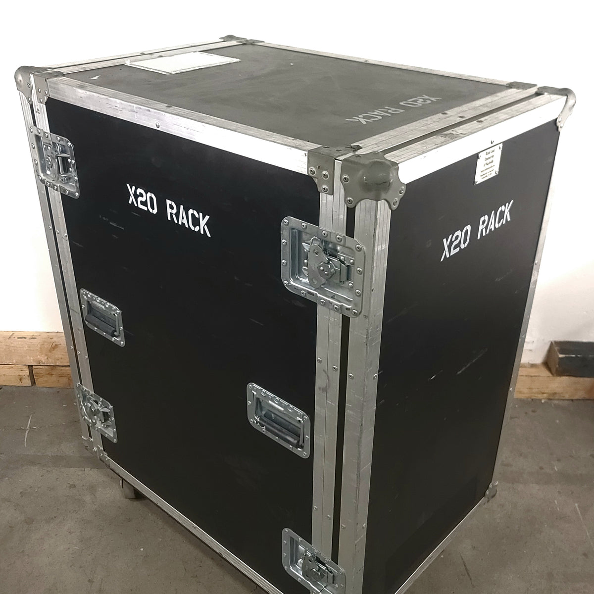 37x27x33 18RU Road Load Wheeled Rack Case – AVGear.com