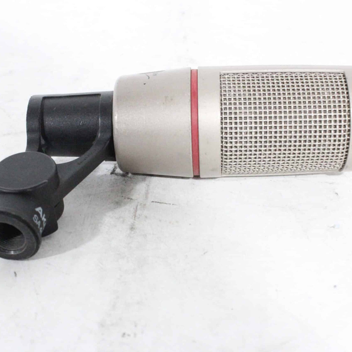 AKG C2000B Microphone w/ Mic Holder – AVGear.com