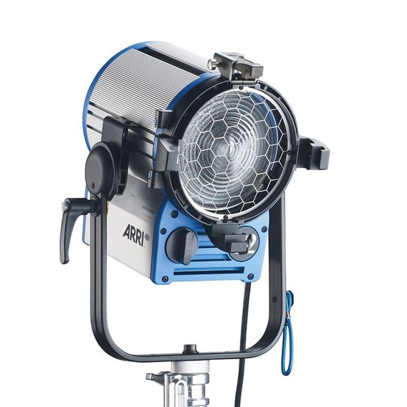 ARRI True Blue T2 2000W Location Fresnel Spotlight – AVGear.com