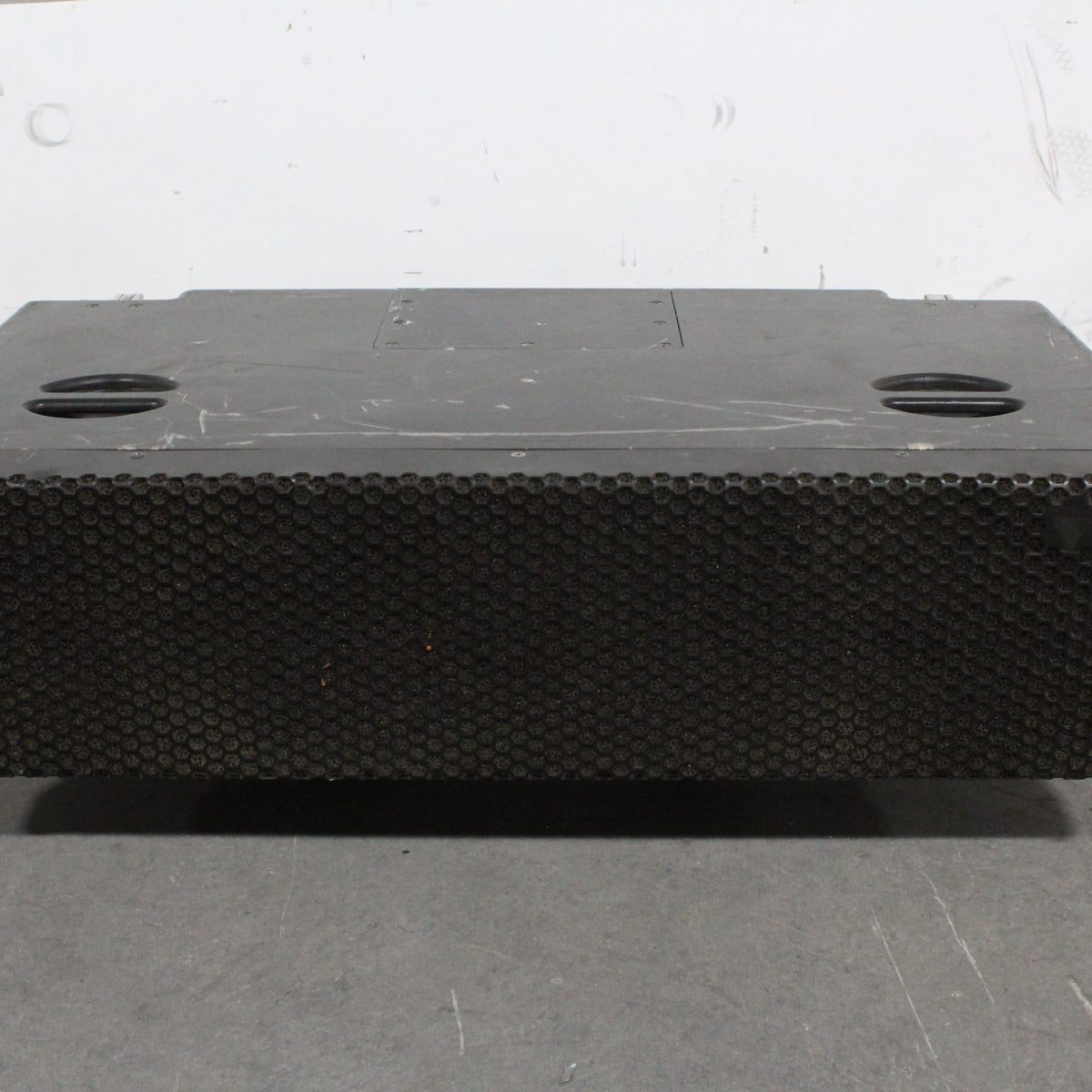 Adamson Y10 Line Array Cabinet – AVGear.com