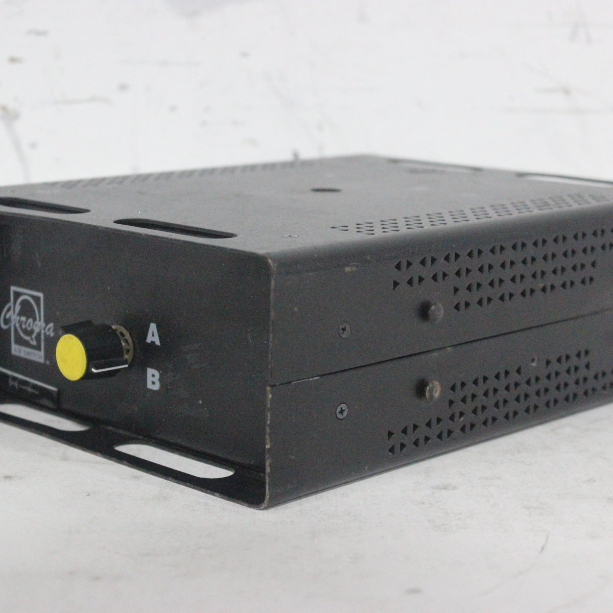 Chroma-Q CHMBDMXAB Magic Box DMX A/B Switch – AVGear.com
