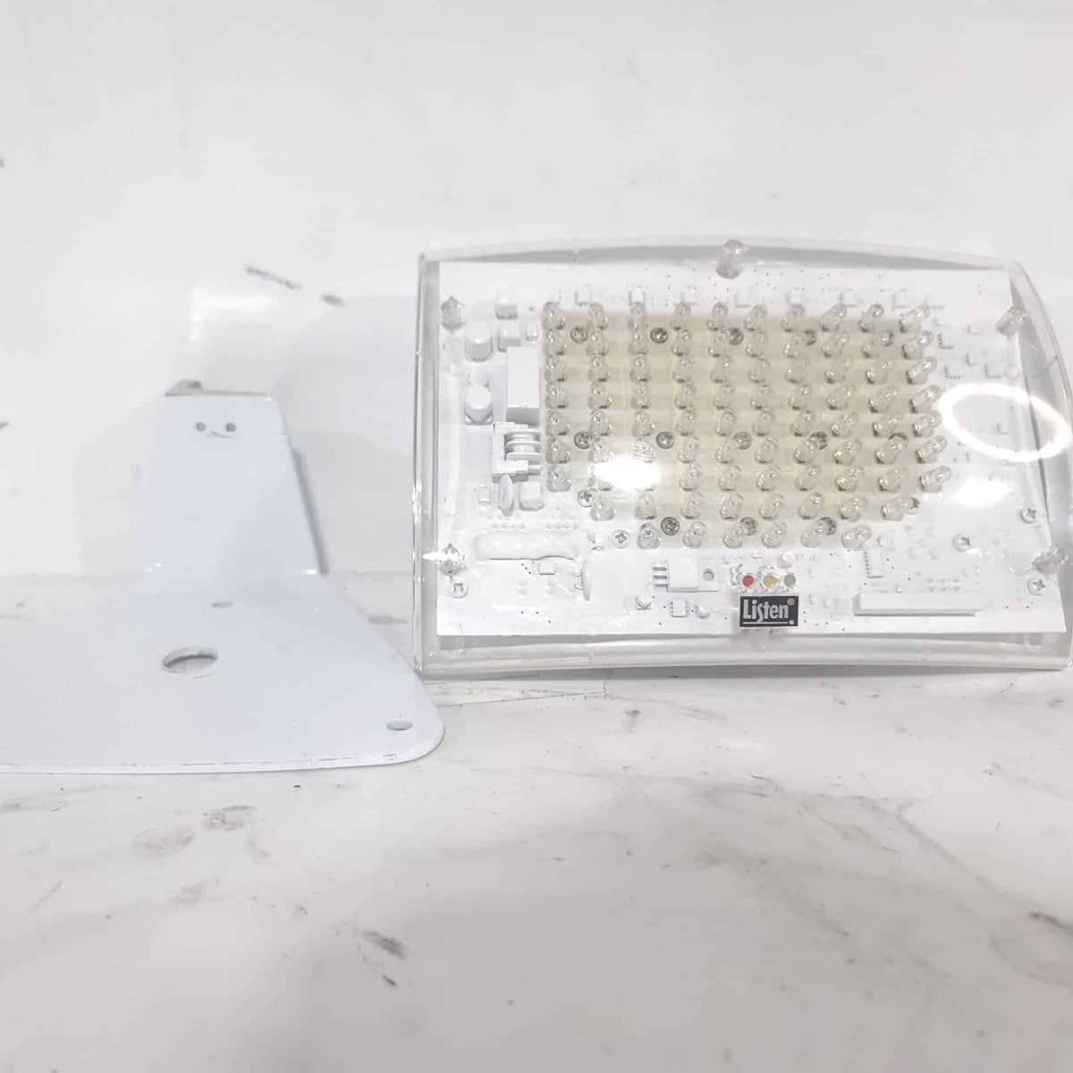 Listen Technologies LA-140-WH Stationary IR Radiator w/ mount – AVGear.com