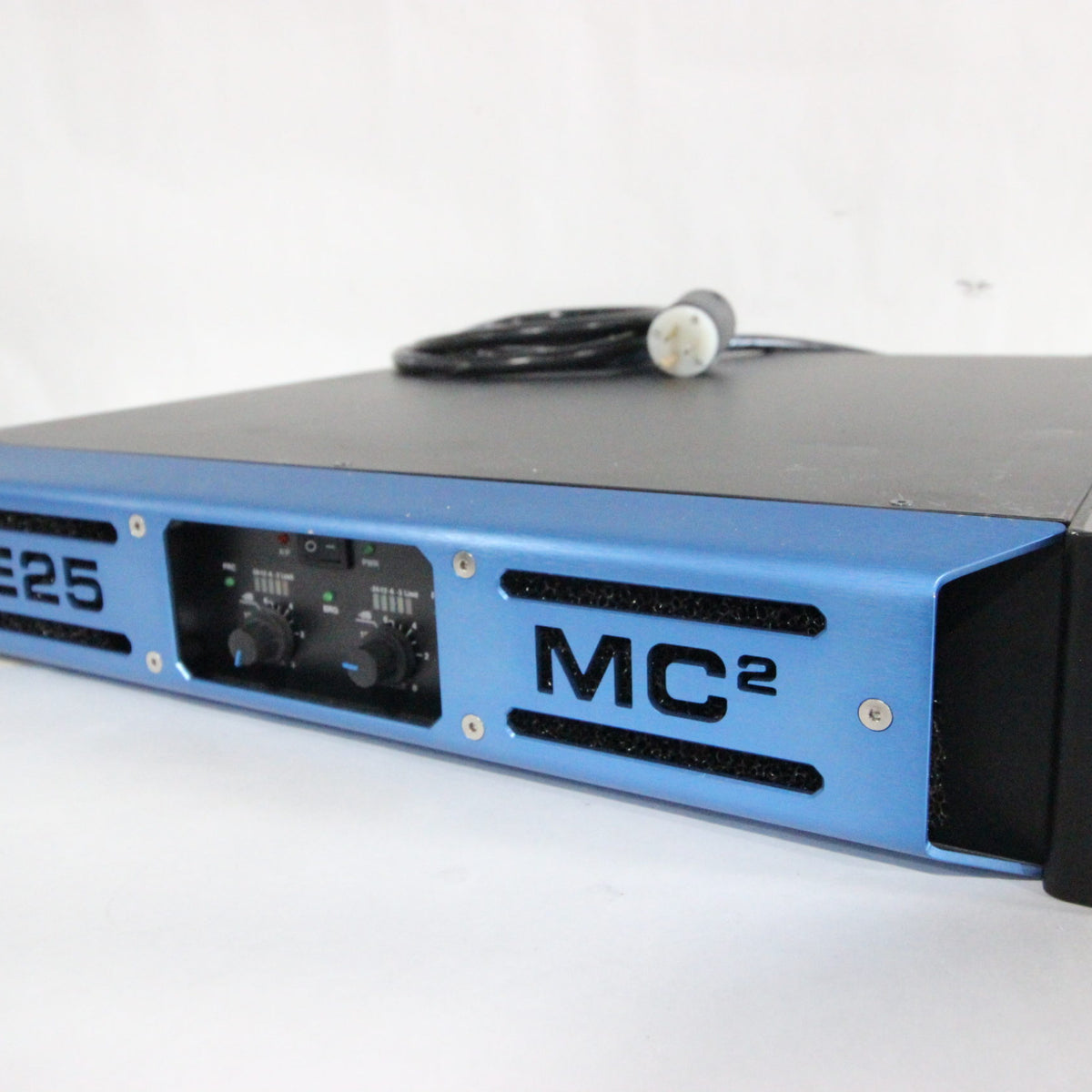 MC2 E25 Lightweight Touring 2-Channel Power Amplifier 2x1350W – AVGear.com