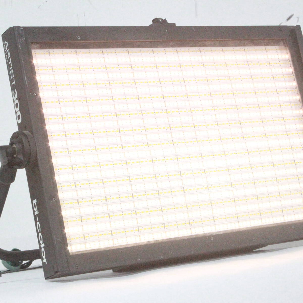 MacTech LED Artist Series 300BC Bi-Color Studio Light Panel – AVGear.com