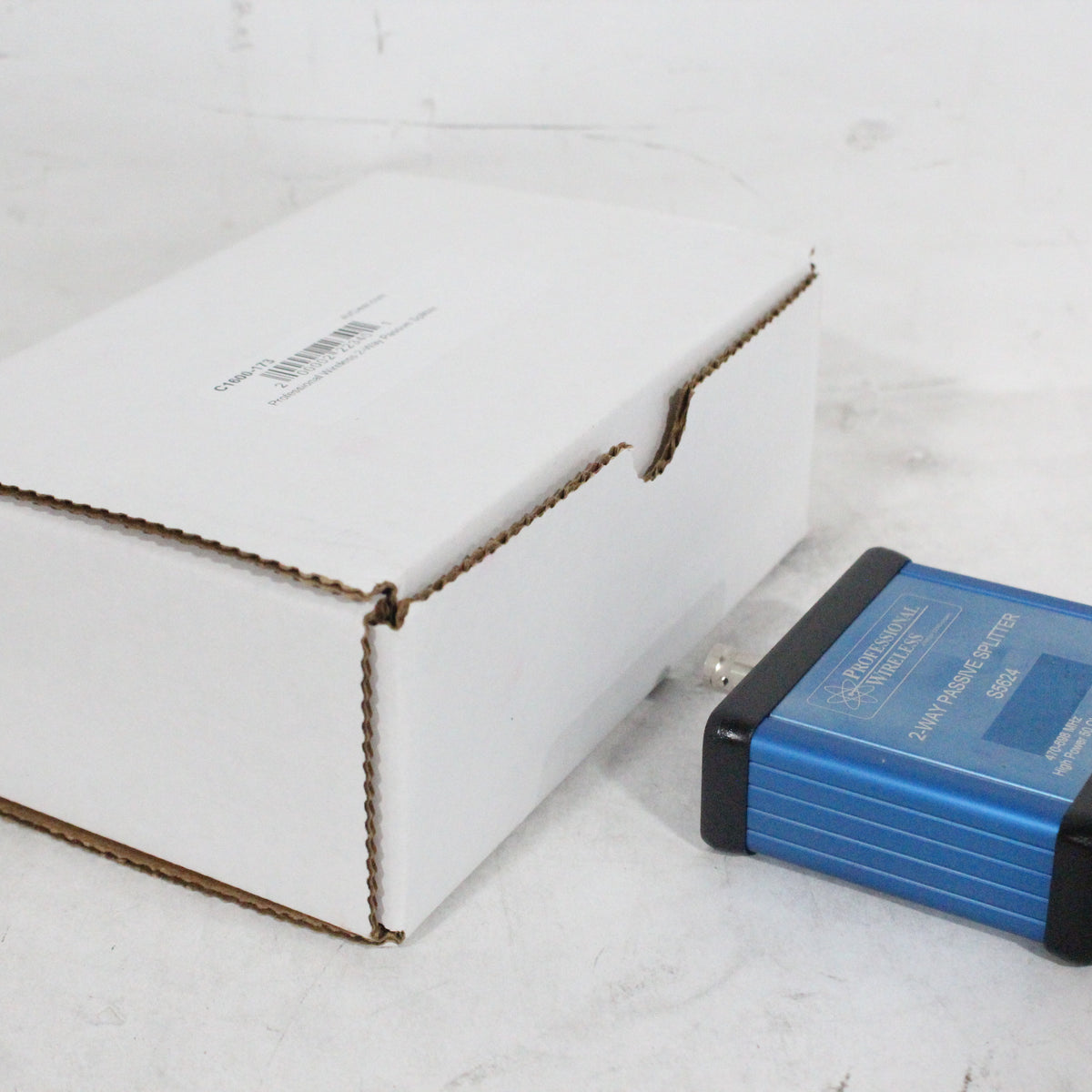 Professional Wireless 2-Way Passive Splitter – AVGear.com
